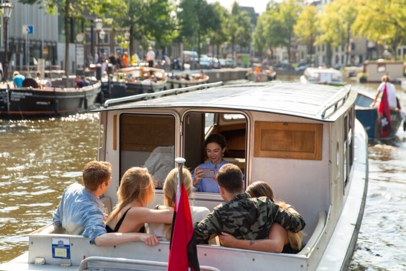 Amsterdam: Historic Boat Cruise with open bar and nibbles - An Authentic Amsterdam Canal Experience