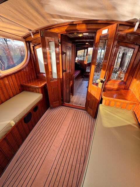 Amsterdam: Historic Boat Cruise with open bar and nibbles - Who Will Love This Experience?