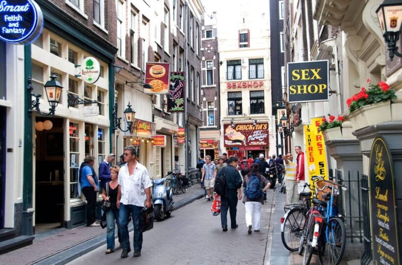Amsterdam: Introduction walking tour - Practical Tips for Visitors
