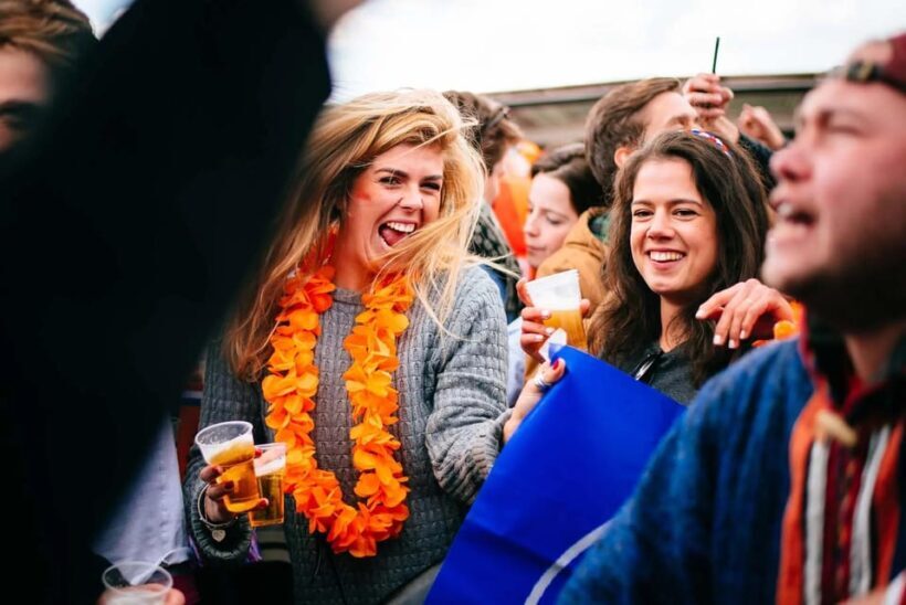 Amsterdam: Kings Day Pub Crawl with VIP Club Entry - Detailed Breakdown of the Itinerary