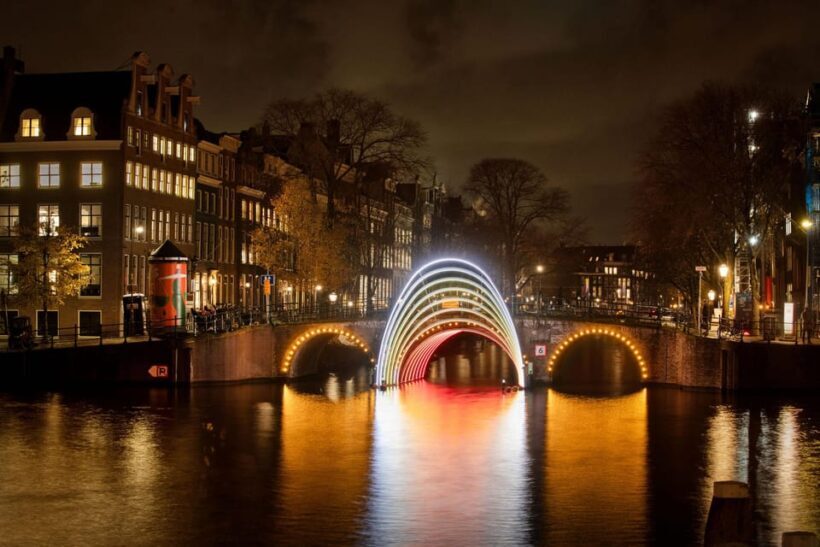 Amsterdam: Light Festival Boat Tour with Warm Drinks - Key Points