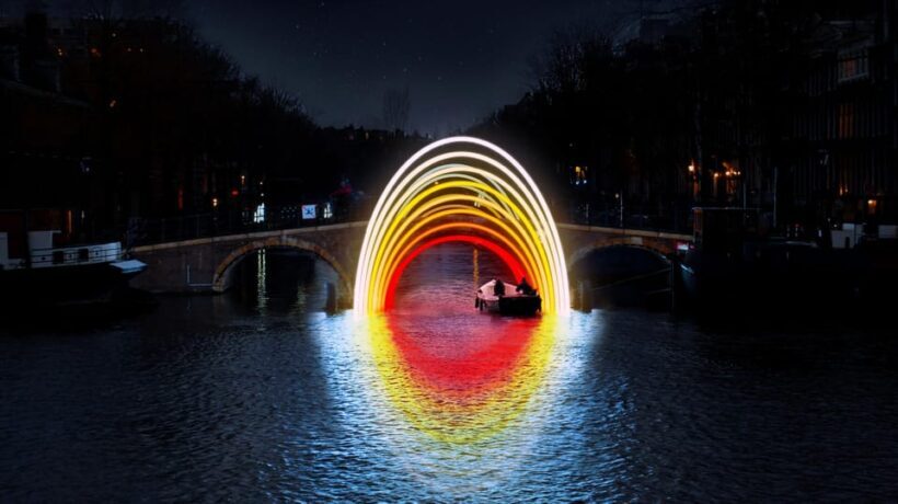 Amsterdam: Light Festival Boat Tour with Warm Drinks - Comfort and Atmosphere