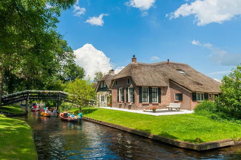 Amsterdam: Live GuideD Giethoorn Boat Tour & Cheese Platter - The Guided Boat Cruise and Cheese Platter