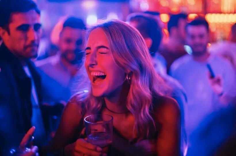 Amsterdam: Ludwig's Red Light Pub Crawl with VIP Club Entry - Key Points