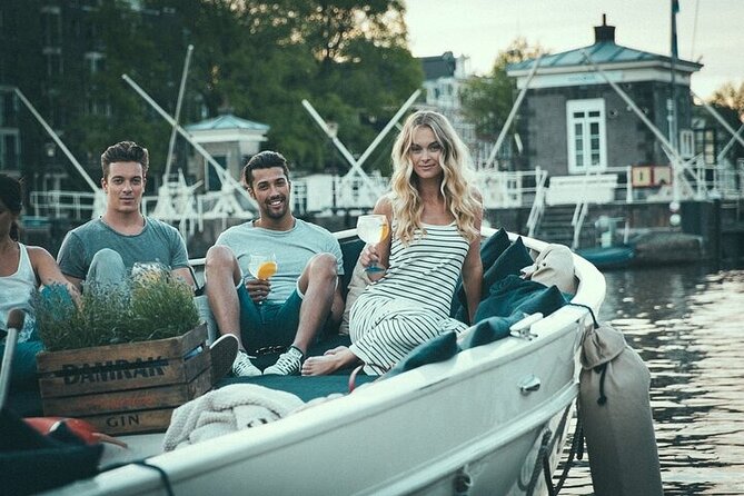 Amsterdam: Luxury Boat Cruise Unlimited Cocktails, Beers & Wines - The Crew and Commentary