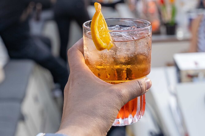 Amsterdam: Luxury Cruise with Onboard Bar incl. Welcome Liquor - FAQ