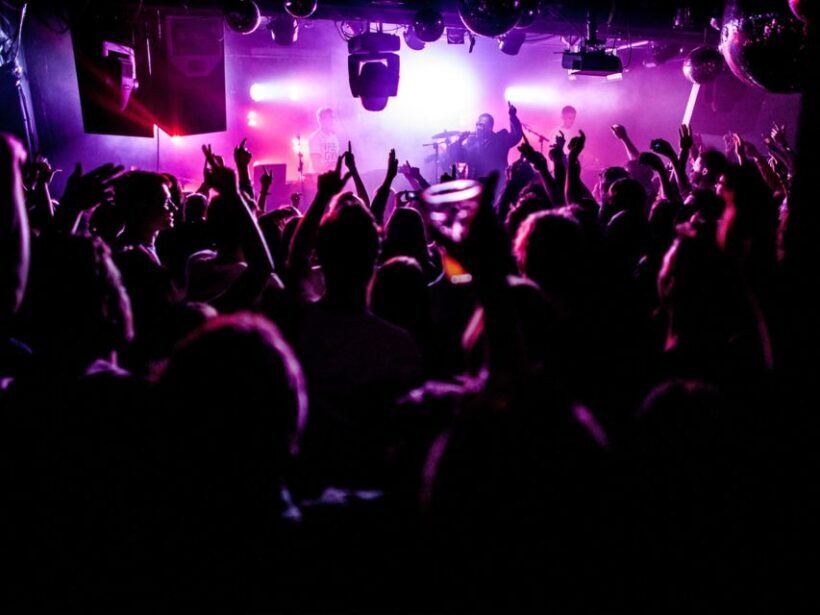 Amsterdam: Nightlife Ticket with Champagne and Cruise - Key Points
