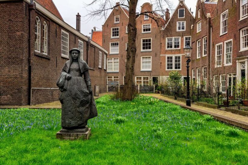 Amsterdam Old Town Highlights Private Guided Walking Tour - Who Should Consider This Tour?