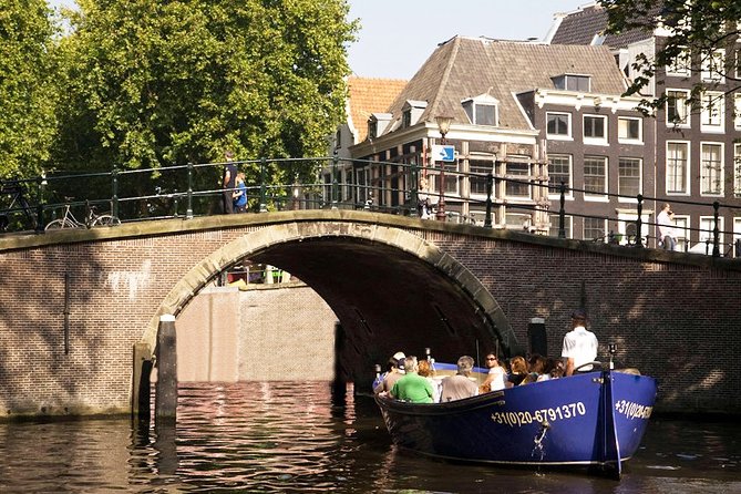 Amsterdam Open Boat Sightseeing Canal Cruise - Amenities and Onboard Experience