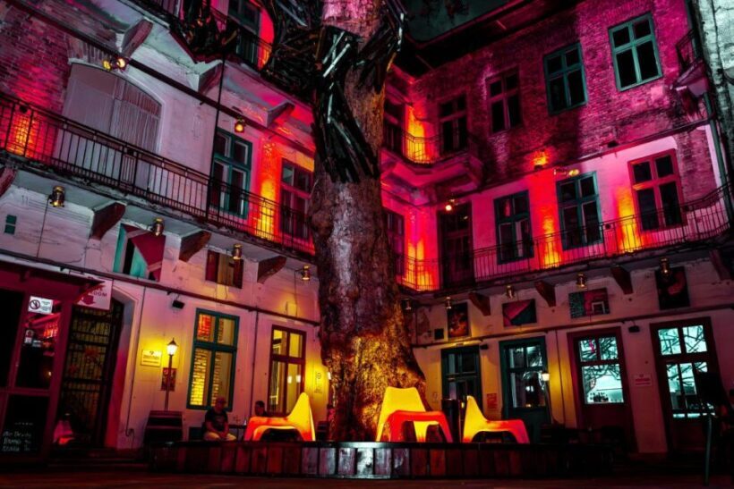 Amsterdam: Original Pub Crawl Party with VIP Entrance - Key Points