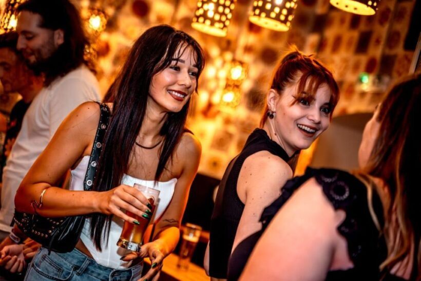 Amsterdam: Original Pub Crawl Party with VIP Entrance - FAQ