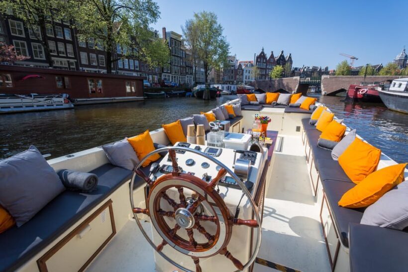 Amsterdam: Private Canal Cruise in German + Unlimited Drinks - Practical Details and Value