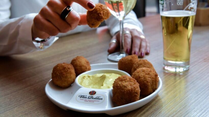 Amsterdam: Private Canal Cruise with Drinks and Snacks - The Sum Up
