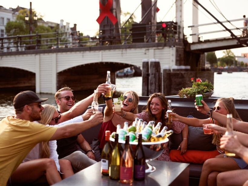 Amsterdam: Private Cruise with Drinks & Pizza or Burger - Authentic Feedback from Reviews