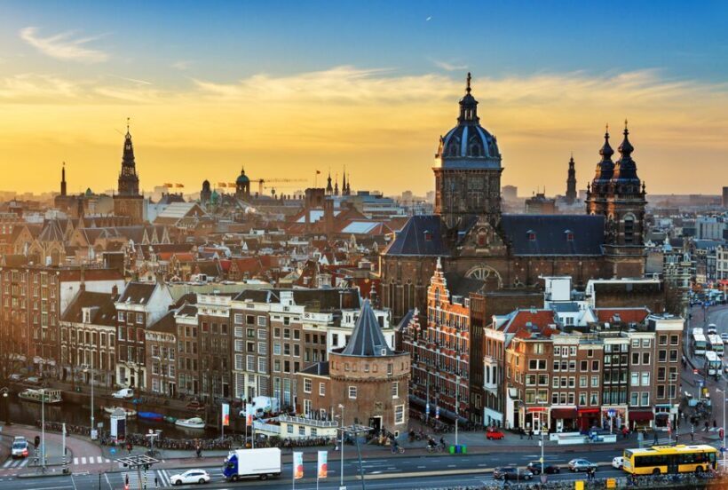 Amsterdam: Private Guided Walking Tour - Strolling the Medieval Streets