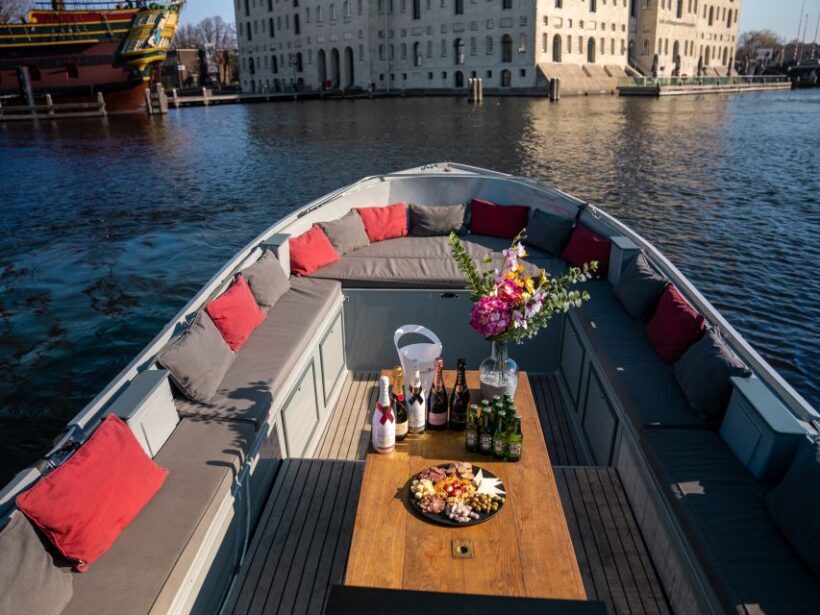 Amsterdam: Private Luxury Cruise with Pizza and Drinks - Authentic Reviews: What Travelers Say