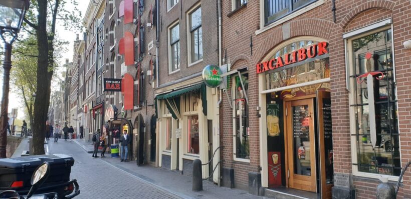 Amsterdam: Private Red Light District Tour in Spanish - A Closer Look at the Itinerary