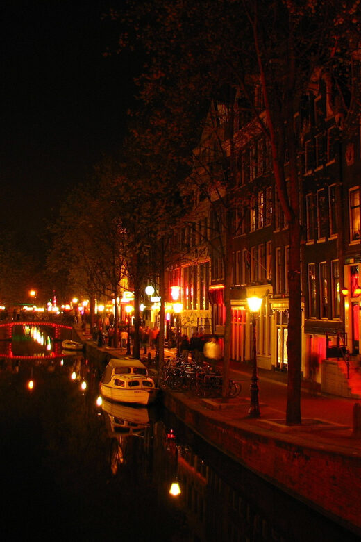 Amsterdam: Private Red Light District Tour in Spanish - Why Choose This Tour?