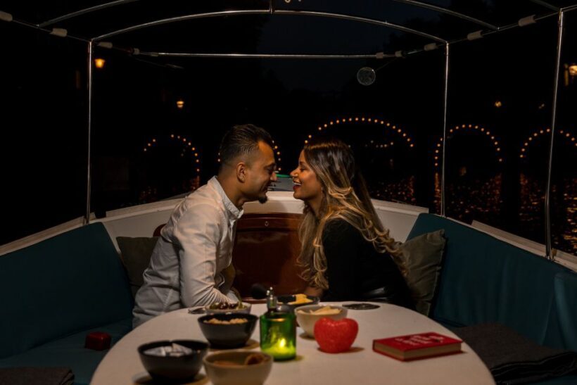 Amsterdam: Private Romantic Evening Boat Tour with Prosecco - Discover the Charm of a Private Romantic Canal Cruise in Amsterdam