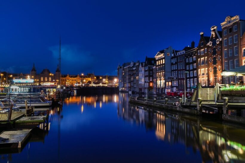 Amsterdam: Private Romantic Evening Boat Tour with Prosecco - Key Points