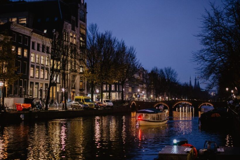 Amsterdam: Private Romantic Evening Boat Tour with Prosecco - Why Travelers Rave About It