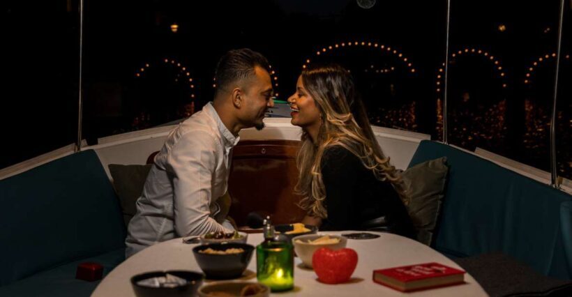 Amsterdam: Private Romantic Evening Boat Tour with Prosecco - Analyzing the Value