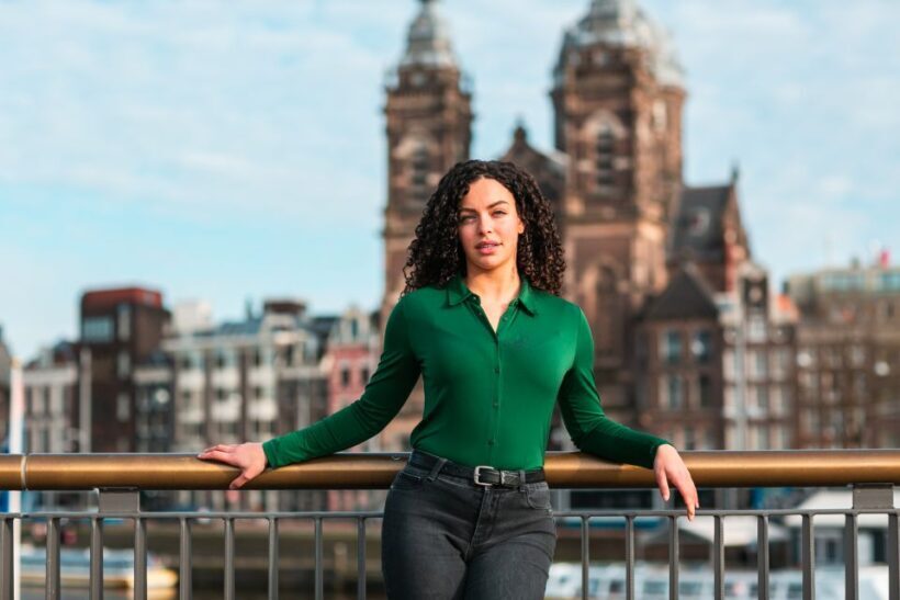 Amsterdam: Professional photoshoot at Centraal Station - Why This Experience Works Well