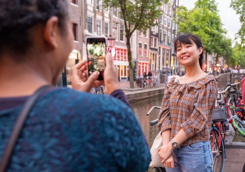 Amsterdam: Red Light District & City Tour German or English - Key Points