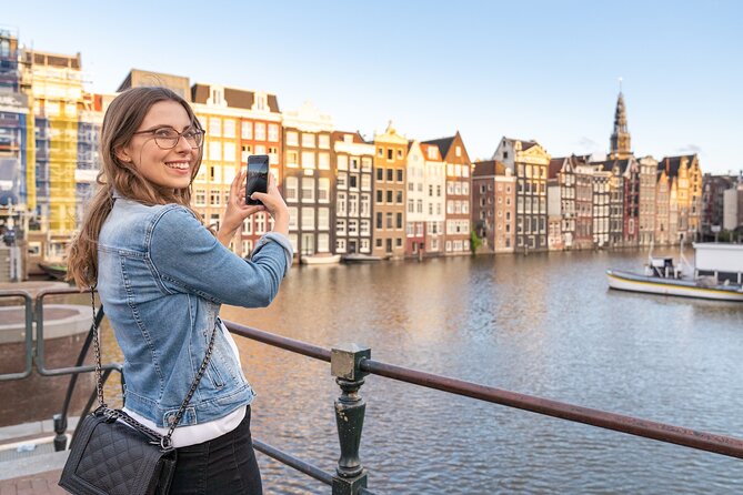 Amsterdam Red Light District Walking Tour - Group Size and Accessibility