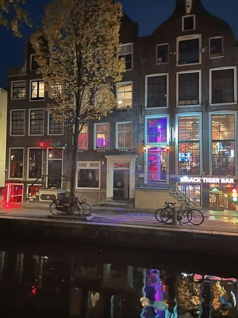Amsterdam: Red light tour in German/English for groups of 4 people or more - What to Expect During the Tour