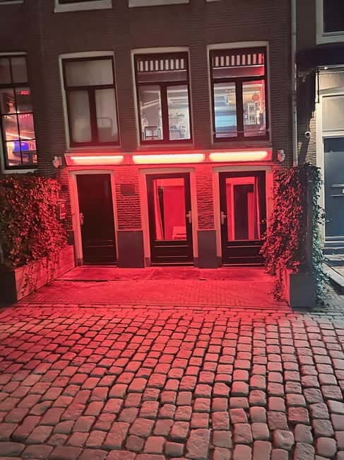 Amsterdam: Red light tour in German/English for groups of 4 people or more - A Step-by-Step Look at the Itinerary
