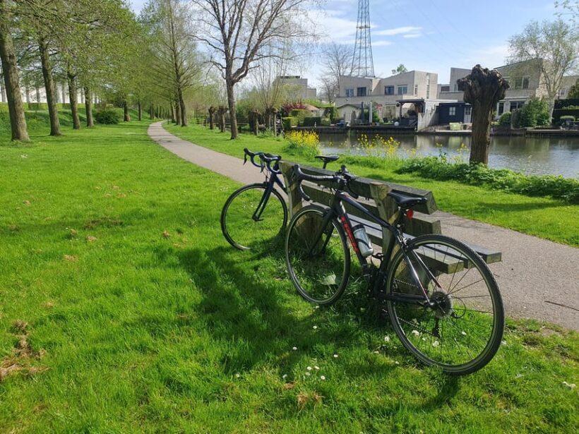 Amsterdam: Road Bike Rental with Self Guided Tour - Practical Tips for Your Cycling Adventure