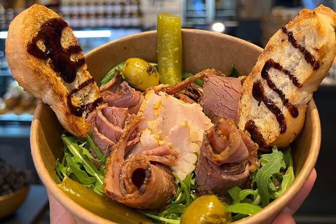 Amsterdam Self-Guided Food Tour in De Pijp Neighbourhood - The Main Dish: Patatje Oorlog (War Fries)