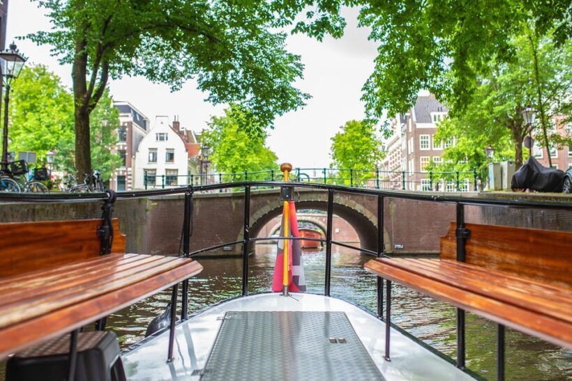 Amsterdam: Small-Group Canal Cruise incl. Drinks and Snacks - Practical Details