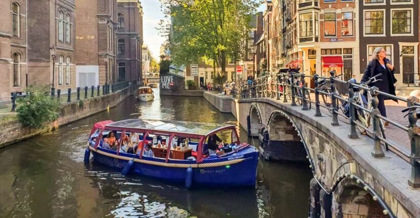 Amsterdam: Smoke and Lounge City Boat Cruise - Key Points