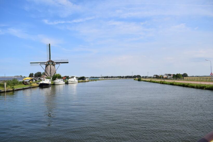 Amsterdam: Tour to Keukenhof Gardens with Windmill Cruise - Transportation and Accessibility