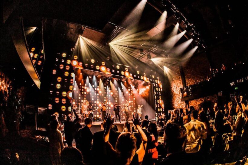 Amsterdam: VEGAS Dinner Show with 3-Course Sharing Menu - Key Points