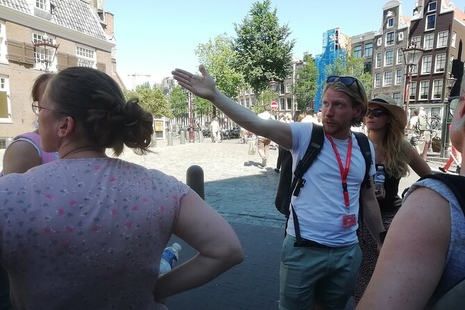 Amsterdam Walking Tour With a Local Comedian as Guide - Small Group Size and Personalized Attention