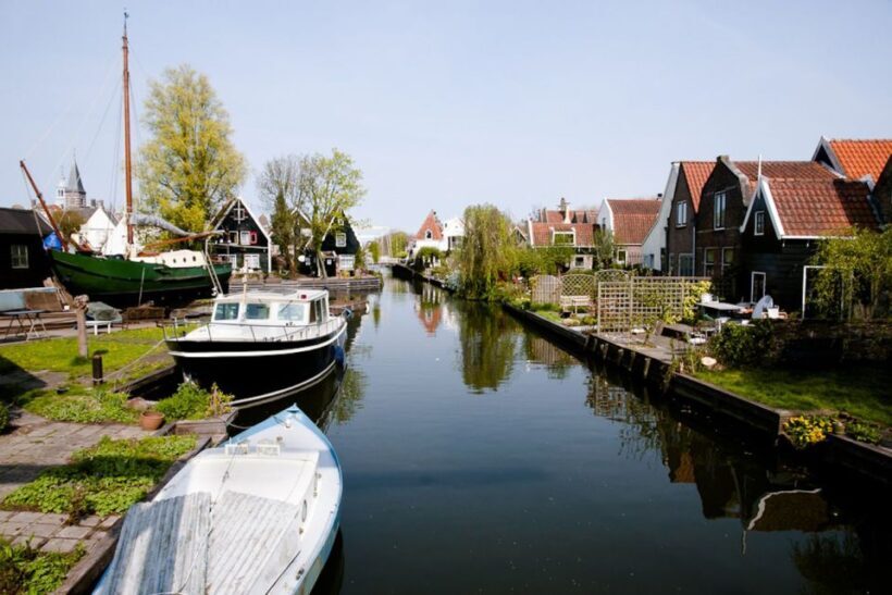 Amsterdam: Windmills, Edam, Volendam and Marken Private Tour - Discovering Zaanse Schans: Windmills and More