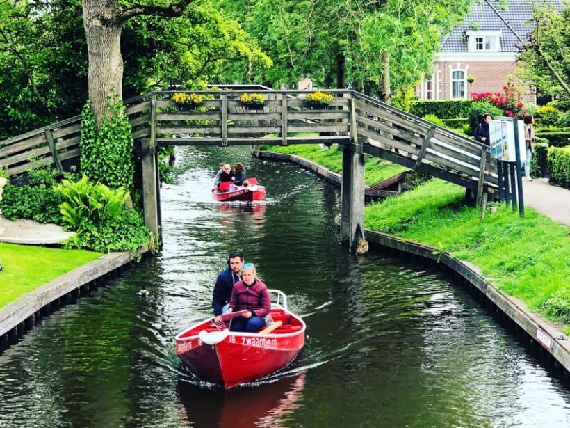 Amsterdam: Zaanse Schans and Giethoorn Guided Combo Tour - Detailed Breakdown of the Itinerary