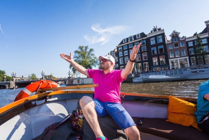 Amsterdam:1.5-Hour Canal Cruise local Guide, Drinks & Snacks - Practical Tips for Travelers