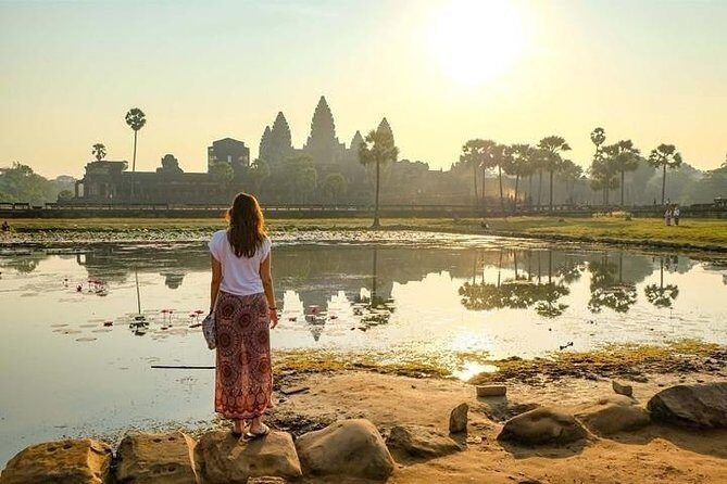 Angkor Sunrise Bike Tour with Breakfast & Lunch - Key Points