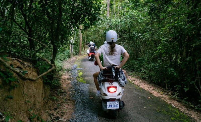 Angkor Wat: Guided Vespa Tour inclusive lunch at local house - Authentic Experience and Authenticity