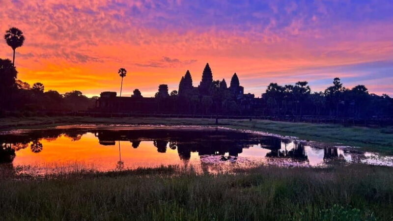 Angkor Wat: Highlights and Sunrise Guided Tour - Key Points