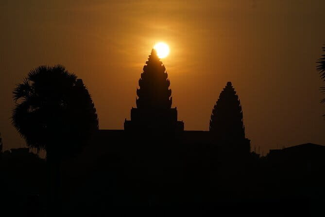 Angkor Wat Photography Adventure - Discovering the Magic of Angkor Wat at Sunrise