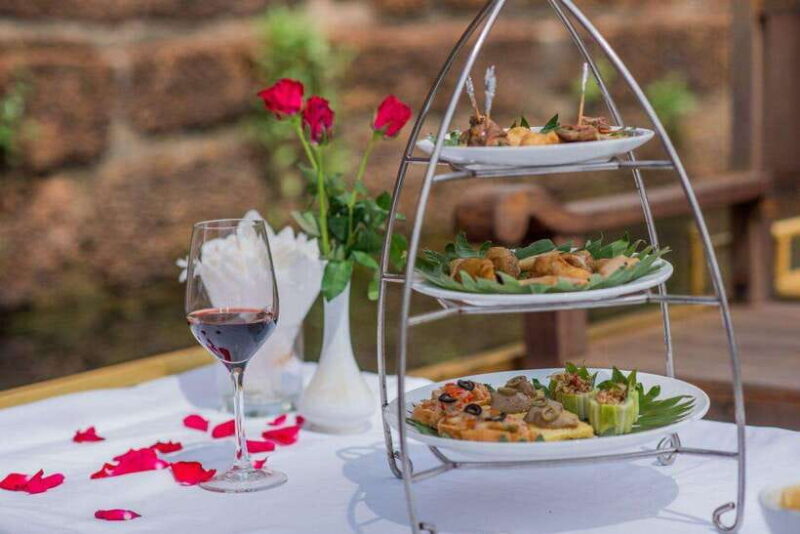 Angkor Wat: Private Sunrise Tour with Champagne Breakfast - Key Points