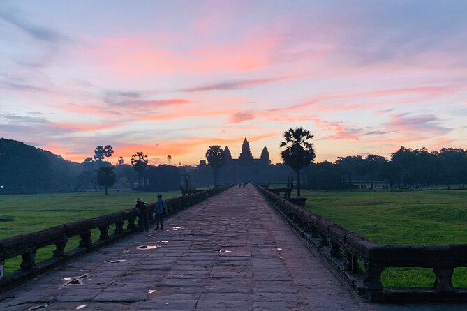 Angkor Wat Sunrise and Angkor Thom Sunset Tour - Banteay Kdei: Quiet Reflection