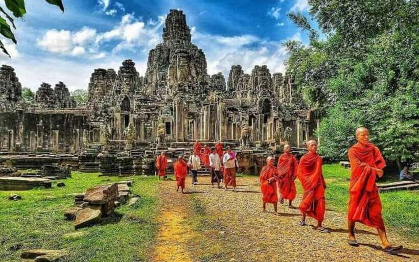 Angkor Wat Sunrise Offbeat Experience by Jeep - The Guide’s Role and Authentic Insights
