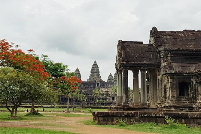 Angkor Wat Sunrise Small Circle with Small Group and Guide Tour - The Return and Photo Stops at the South Gate