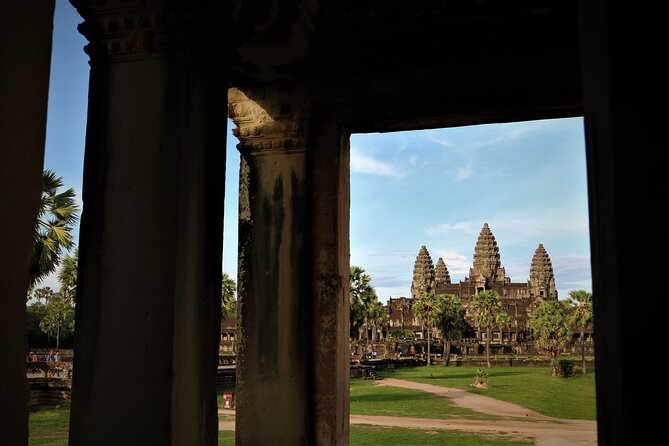 Angkor Wat Sunrise Tour: 2.5 Days with Tonle Sap Lake - Day 2: Majestic Temples and Sunset